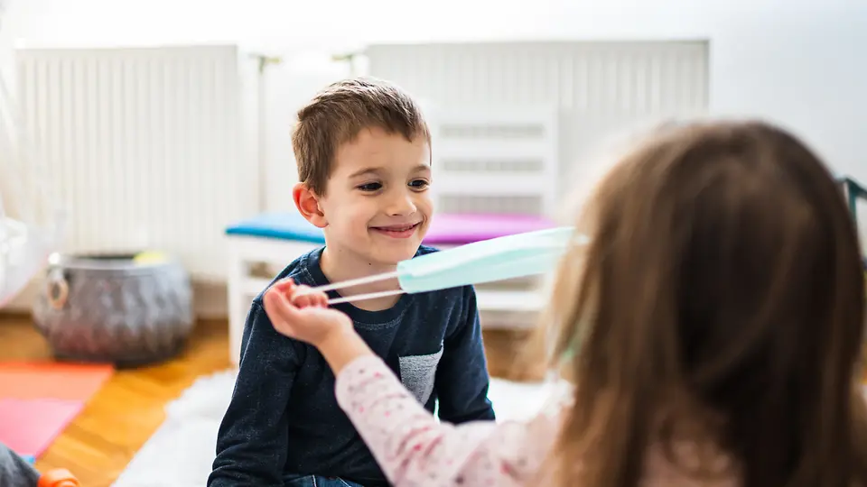 Corona-Symptome bei Kindern erkennen | BARMER